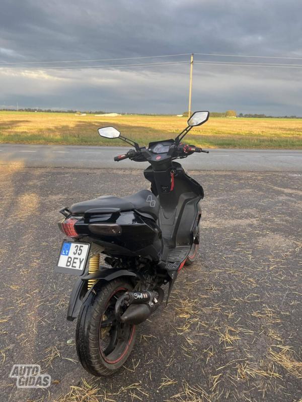 Melns Aprilia SR 2012 Vilkaviškis, ar dzinēja tilpumu 0.05 L un nobraukumu 31 tūkst. km par 1450 €, foto 4 vietnē AUTOMOTO.COM.LV