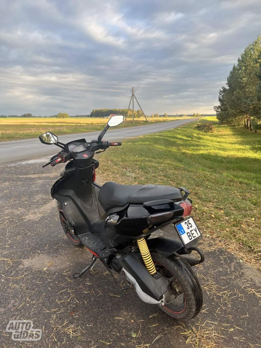 Melns Aprilia SR 2012 Vilkaviškis, ar dzinēja tilpumu 0.05 L un nobraukumu 31 tūkst. km par 1450 €, foto 5 vietnē AUTOMOTO.COM.LV