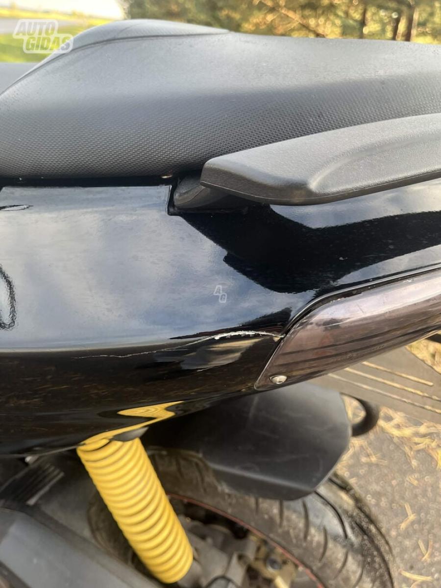 Melns Aprilia SR 2012 Vilkaviškis, ar dzinēja tilpumu 0.05 L un nobraukumu 31 tūkst. km par 1450 €, foto 6 vietnē AUTOMOTO.COM.LV