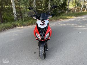 Black Aprilia SR 2013 in Kaunas, with an engine capacity of 0.05 L and mileage of 18 thousand km for 1750 €, photo 2 on AUTOMOTO.COM.LV