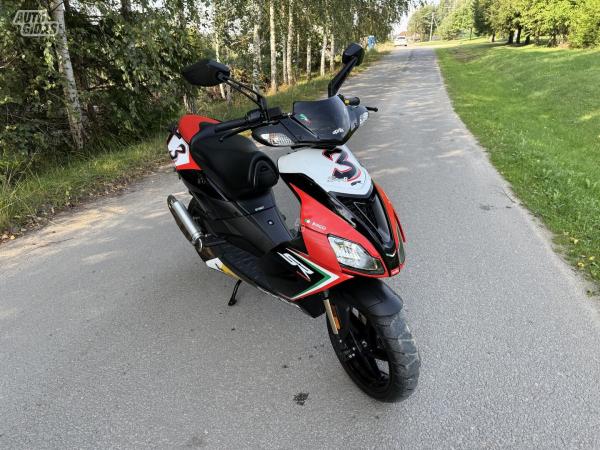 Melns Aprilia SR 2013 Kauņa, ar dzinēja tilpumu 0.05 L un nobraukumu 18 tūkst. km par 1750 €, foto 3 vietnē AUTOMOTO.COM.LV