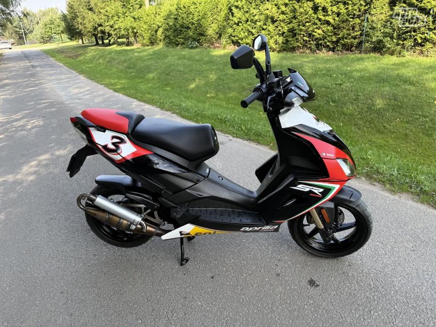 Black Aprilia SR 2013 in Kaunas, with an engine capacity of 0.05 L and mileage of 18 thousand km for 1750 €, photo 4 on AUTOMOTO.COM.LV