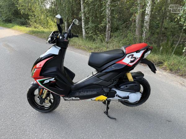 Melns Aprilia SR 2013 Kauņa, ar dzinēja tilpumu 0.05 L un nobraukumu 18 tūkst. km par 1750 €, foto 5 vietnē AUTOMOTO.COM.LV