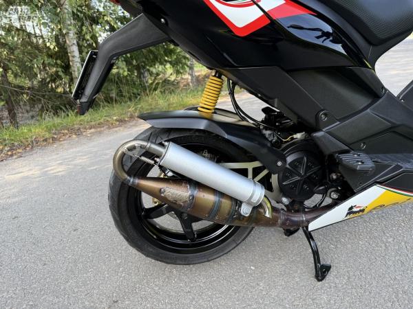 Melns Aprilia SR 2013 Kauņa, ar dzinēja tilpumu 0.05 L un nobraukumu 18 tūkst. km par 1750 €, foto 9 vietnē AUTOMOTO.COM.LV