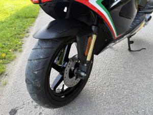 Black Aprilia SR 2013 in Kaunas, with an engine capacity of 0.05 L and mileage of 18 thousand km for 1750 €, photo 12 on AUTOMOTO.COM.LV