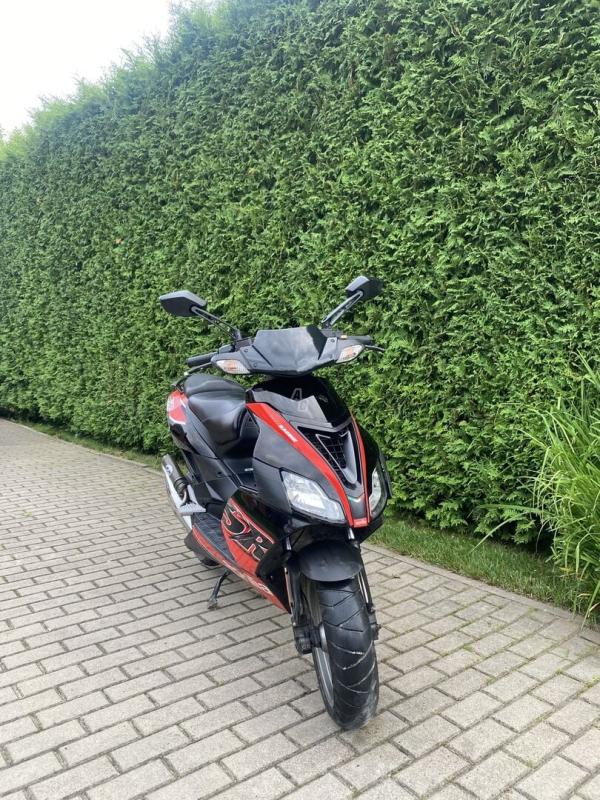 Black Aprilia SR 2013 in Klaipeda, with an engine capacity of 0.05 L and mileage of 19 thousand km for 1500 €, photo 2 on AUTOMOTO.COM.LV