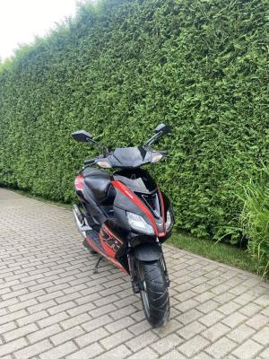 Melns Aprilia SR 2013 Klaipėda, ar dzinēja tilpumu 0.05 L un nobraukumu 19 tūkst. km par 1500 €, foto 3 vietnē AUTOMOTO.COM.LV
