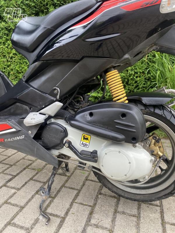 Black Aprilia SR 2013 in Klaipeda, with an engine capacity of 0.05 L and mileage of 19 thousand km for 1500 €, photo 7 on AUTOMOTO.COM.LV