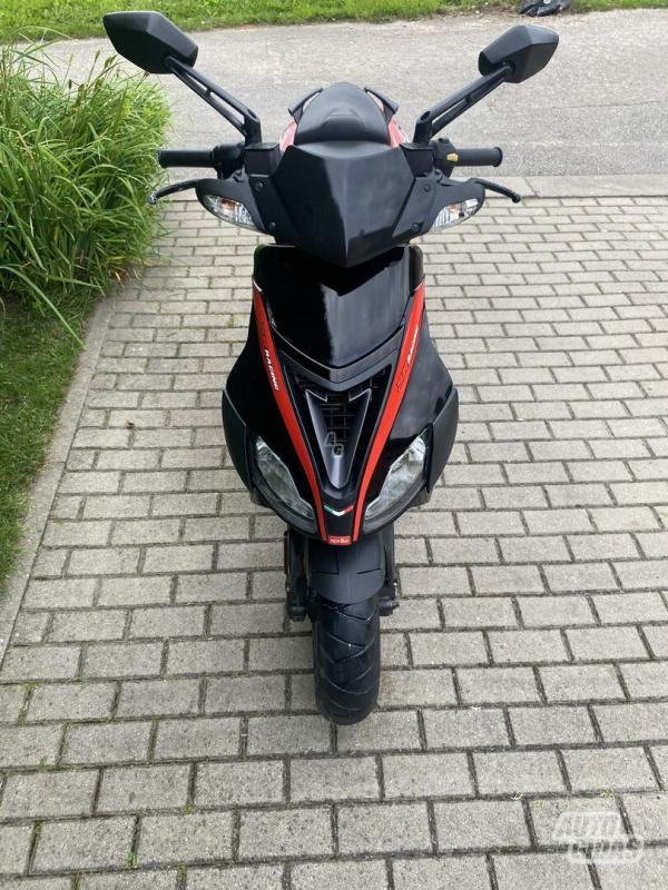 Black Aprilia SR 2013 in Klaipeda, with an engine capacity of 0.05 L and mileage of 19 thousand km for 1500 €, photo 9 on AUTOMOTO.COM.LV