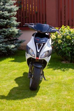 Black Aprilia SR 2013 in Siauliai, with an engine capacity of 50.00 L and mileage of 30 thousand km for 1600 €, photo 6 on AUTOMOTO.COM.LV