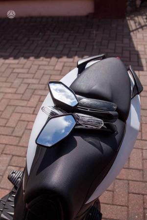 Black Aprilia SR 2013 in Siauliai, with an engine capacity of 50.00 L and mileage of 30 thousand km for 1600 €, photo 10 on AUTOMOTO.COM.LV