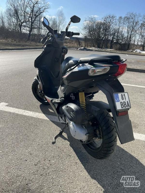 Melns Aprilia SR 2014 Panevēža, ar dzinēja tilpumu 0.00 L un nobraukumu 19 tūkst. km par 1550 €, foto 3 vietnē AUTOMOTO.COM.LV