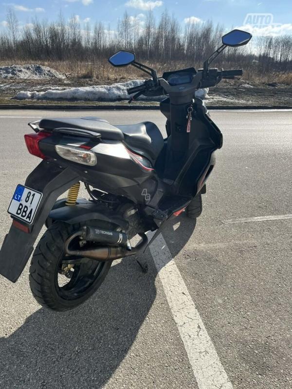 Melns Aprilia SR 2014 Panevēža, ar dzinēja tilpumu 0.00 L un nobraukumu 19 tūkst. km par 1550 €, foto 4 vietnē AUTOMOTO.COM.LV