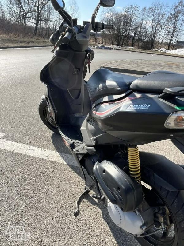Melns Aprilia SR 2014 Panevēža, ar dzinēja tilpumu 0.00 L un nobraukumu 19 tūkst. km par 1550 €, foto 7 vietnē AUTOMOTO.COM.LV