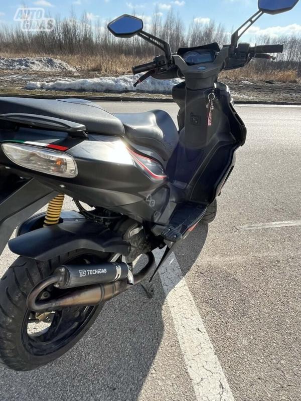 Melns Aprilia SR 2014 Panevēža, ar dzinēja tilpumu 0.00 L un nobraukumu 19 tūkst. km par 1550 €, foto 8 vietnē AUTOMOTO.COM.LV