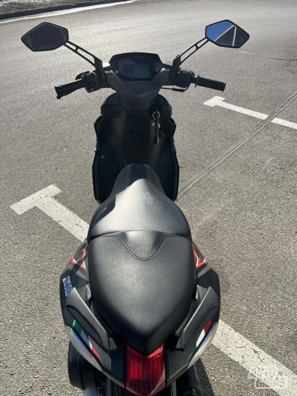 Melns Aprilia SR 2014 Panevēža, ar dzinēja tilpumu 0.00 L un nobraukumu 19 tūkst. km par 1550 €, foto 9 vietnē AUTOMOTO.COM.LV