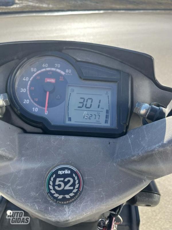 Melns Aprilia SR 2014 Panevēža, ar dzinēja tilpumu 0.00 L un nobraukumu 19 tūkst. km par 1550 €, foto 10 vietnē AUTOMOTO.COM.LV