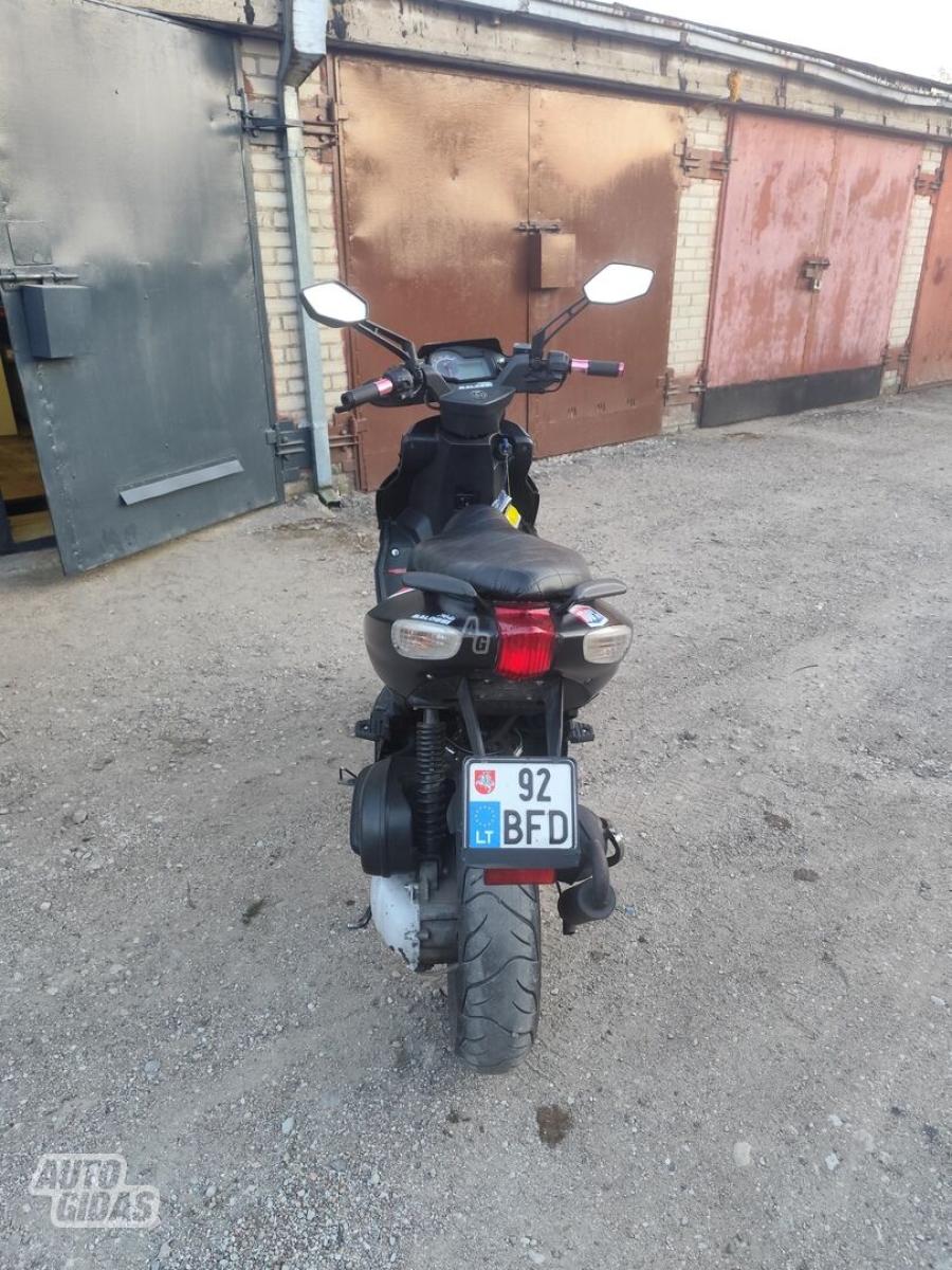 Black Aprilia SR 2014 in Kazlu Ruda, with an engine capacity of 0.05 L and mileage of 16 thousand km for 1699 €, photo 5 on AUTOMOTO.COM.LV