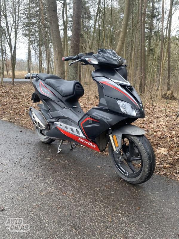 Melns Aprilia SR 2014 Kauņa, ar dzinēja tilpumu 0.05 L un nobraukumu 23 tūkst. km par 1600 €, foto 1 vietnē AUTOMOTO.COM.LV