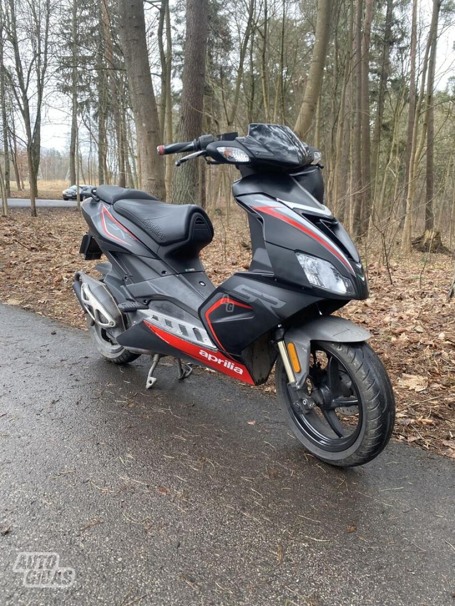 Black Aprilia SR 2014 in Kaunas, with an engine capacity of 0.05 L and mileage of 23 thousand km for 1600 €, photo 1 on AUTOMOTO.COM.LV