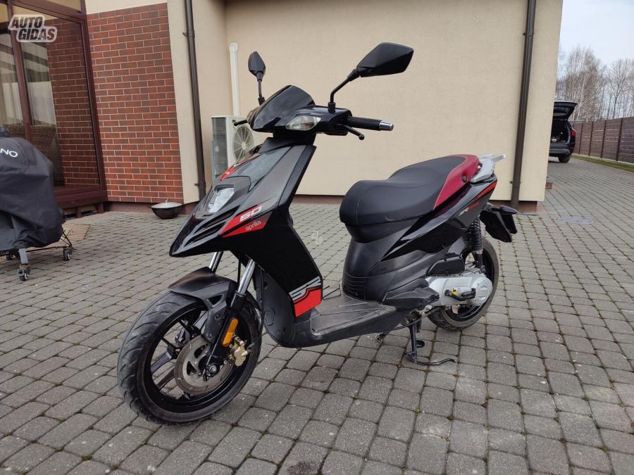 Black Aprilia SR 2014 in Klaipeda, with an engine capacity of 0.05 L and mileage of 8 thousand km for 1350 €, photo 1 on AUTOMOTO.COM.LV