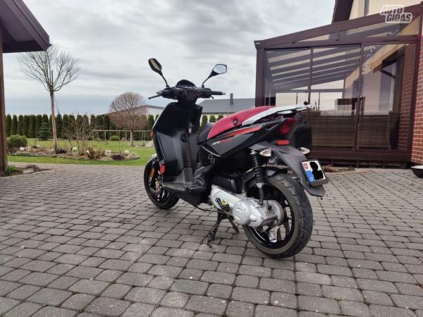 Melns Aprilia SR 2014 Klaipėda, ar dzinēja tilpumu 0.05 L un nobraukumu 8 tūkst. km par 1350 €, foto 3 vietnē AUTOMOTO.COM.LV