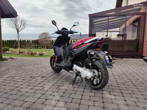 Black Aprilia SR 2014 in Klaipeda, with an engine capacity of 0.05 L and mileage of 8 thousand km for 1350 €, photo 4 on AUTOMOTO.COM.LV