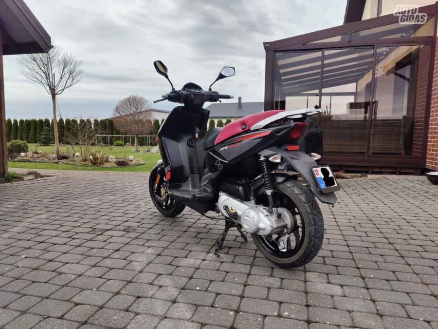 Black Aprilia SR 2014 in Klaipeda, with an engine capacity of 0.05 L and mileage of 8 thousand km for 1350 €, photo 4 on AUTOMOTO.COM.LV