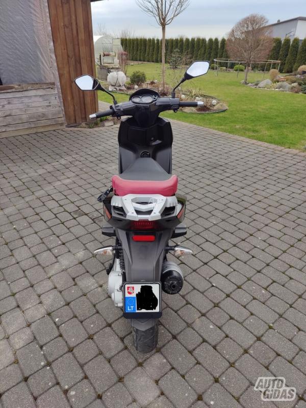 Melns Aprilia SR 2014 Klaipėda, ar dzinēja tilpumu 0.05 L un nobraukumu 8 tūkst. km par 1350 €, foto 4 vietnē AUTOMOTO.COM.LV