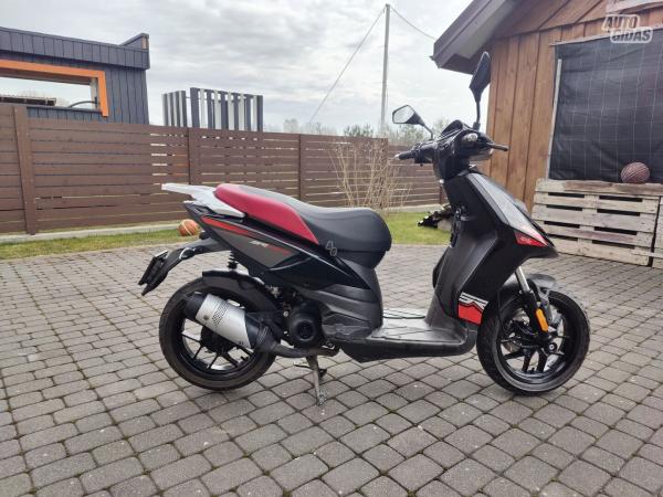 Melns Aprilia SR 2014 Klaipėda, ar dzinēja tilpumu 0.05 L un nobraukumu 8 tūkst. km par 1350 €, foto 6 vietnē AUTOMOTO.COM.LV