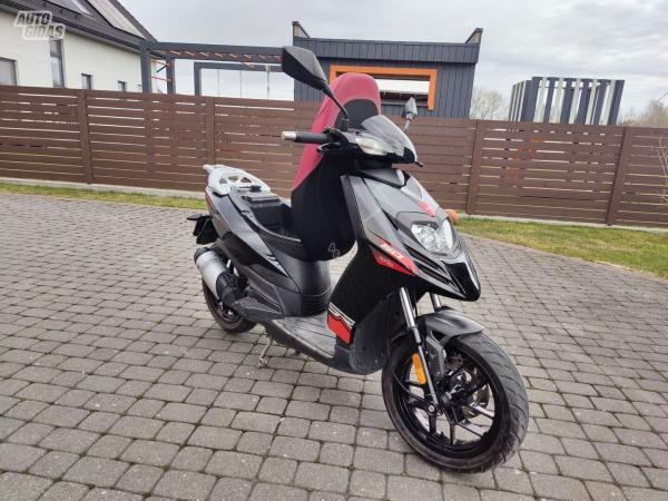 Melns Aprilia SR 2014 Klaipėda, ar dzinēja tilpumu 0.05 L un nobraukumu 8 tūkst. km par 1350 €, foto 10 vietnē AUTOMOTO.COM.LV
