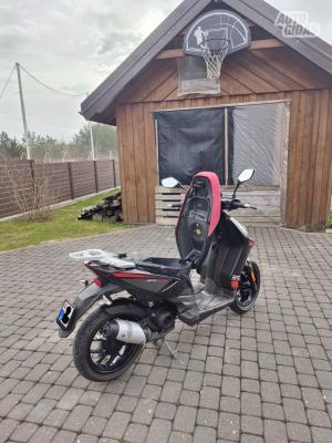 Black Aprilia SR 2014 in Klaipeda, with an engine capacity of 0.05 L and mileage of 8 thousand km for 1350 €, photo 12 on AUTOMOTO.COM.LV