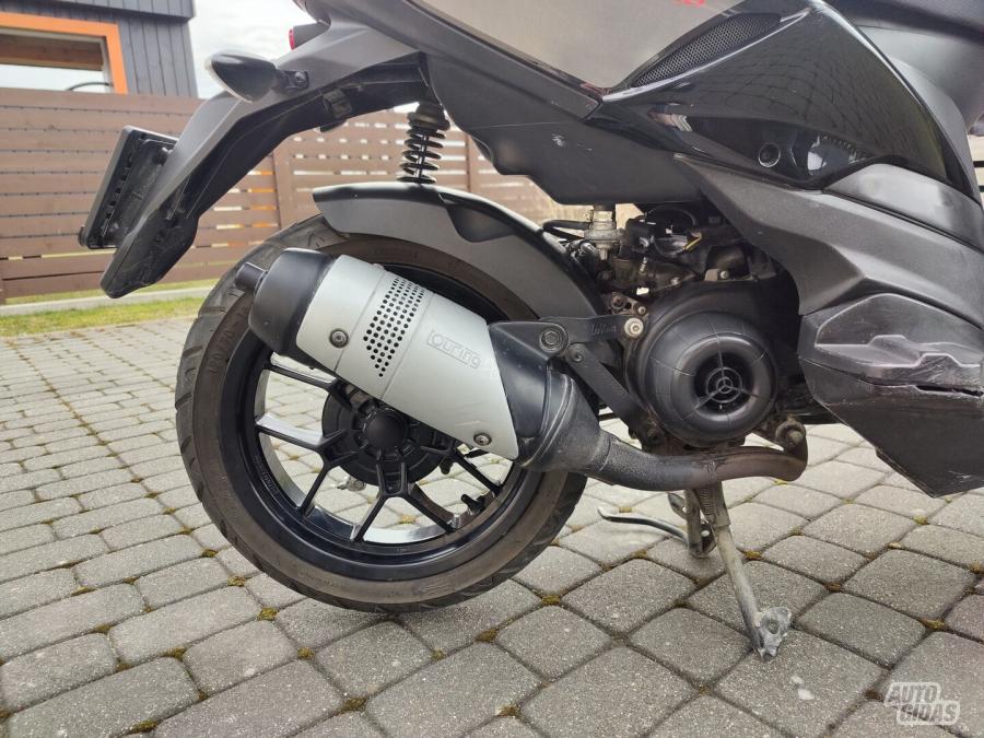 Black Aprilia SR 2014 in Klaipeda, with an engine capacity of 0.05 L and mileage of 8 thousand km for 1350 €, photo 13 on AUTOMOTO.COM.LV