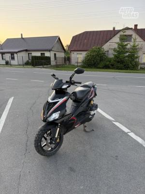 Black Aprilia SR 2014 in Kaunas, with an engine capacity of 0.05 L and mileage of 38 thousand km for 1800 €, photo  on AUTOMOTO.COM.LV