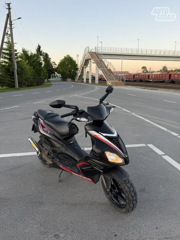 Melns Aprilia SR 2014 Kauņa, ar dzinēja tilpumu 0.05 L un nobraukumu 38 tūkst. km par 1800 €, foto 2 vietnē AUTOMOTO.COM.LV