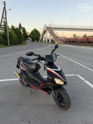 Black Aprilia SR 2014 in Kaunas, with an engine capacity of 0.05 L and mileage of 38 thousand km for 1800 €, photo 3 on AUTOMOTO.COM.LV