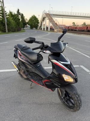 Black Aprilia SR 2014 in Kaunas, with an engine capacity of 0.05 L and mileage of 38 thousand km for 1800 €, photo 4 on AUTOMOTO.COM.LV