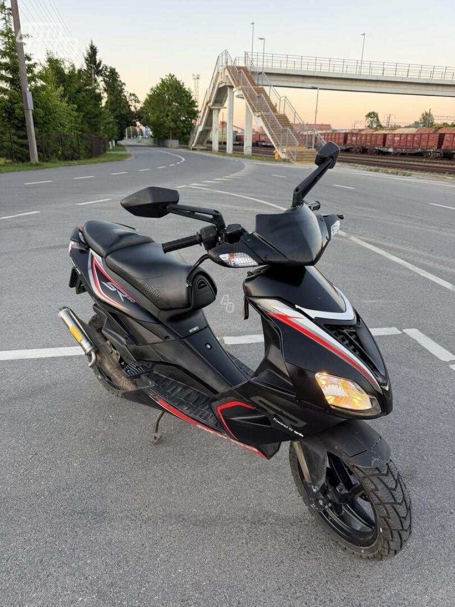 Black Aprilia SR 2014 in Kaunas, with an engine capacity of 0.05 L and mileage of 38 thousand km for 1800 €, photo 4 on AUTOMOTO.COM.LV