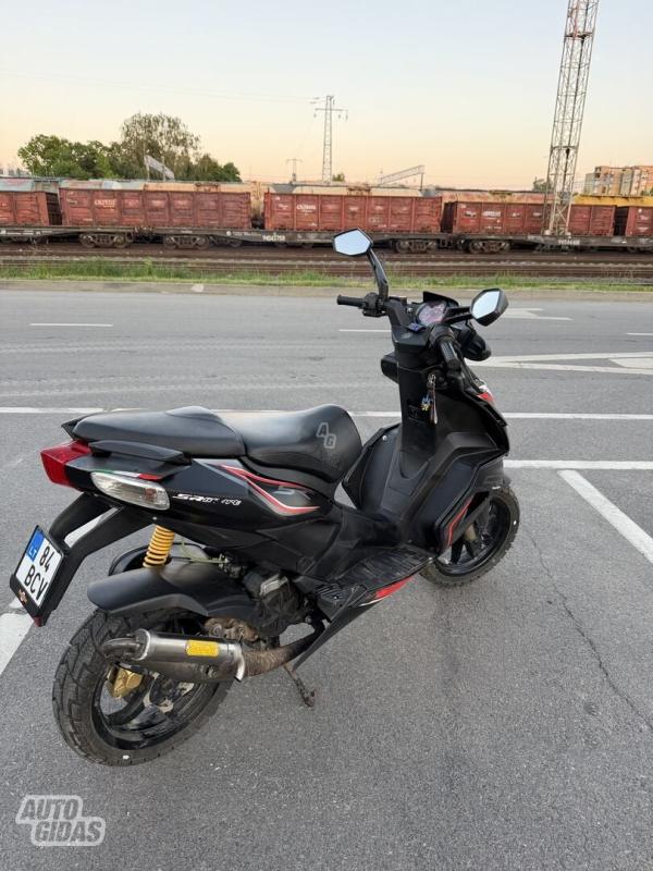 Melns Aprilia SR 2014 Kauņa, ar dzinēja tilpumu 0.05 L un nobraukumu 38 tūkst. km par 1800 €, foto 4 vietnē AUTOMOTO.COM.LV