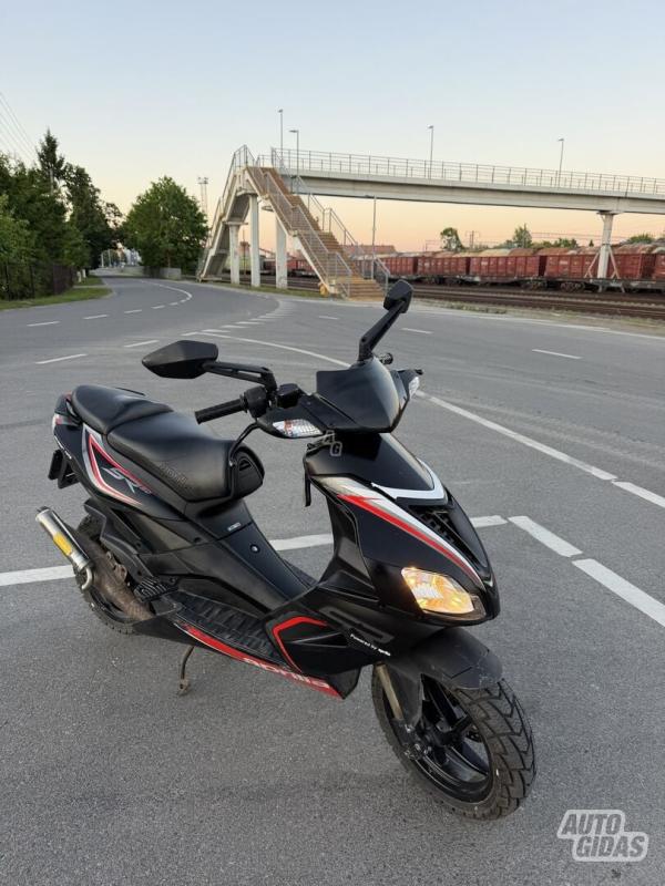 Black Aprilia SR 2014 in Kaunas, with an engine capacity of 0.05 L and mileage of 38 thousand km for 1800 €, photo 8 on AUTOMOTO.COM.LV