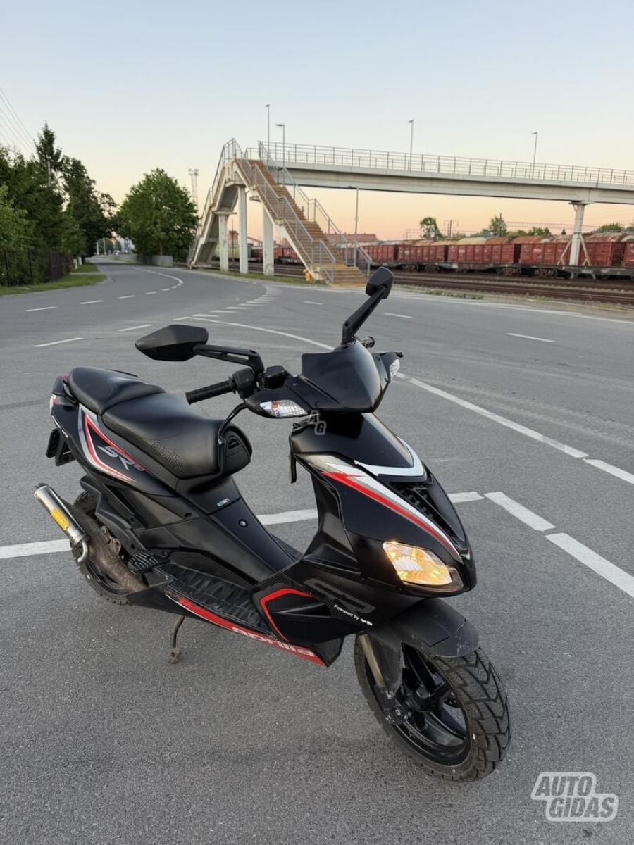 Black Aprilia SR 2014 in Kaunas, with an engine capacity of 0.05 L and mileage of 38 thousand km for 1800 €, photo 9 on AUTOMOTO.COM.LV