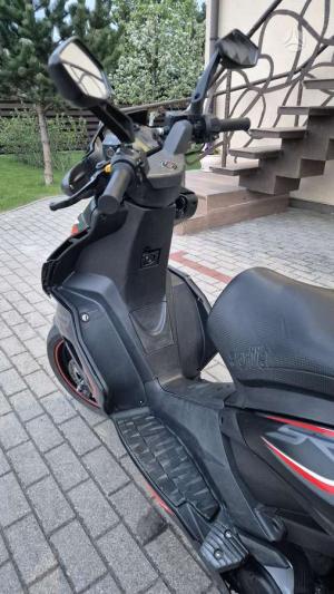 Melns Aprilia SR 2014 Klaipėda, ar dzinēja tilpumu 50.00 L un nobraukumu 18 tūkst. km par 1700 €, foto 4 vietnē AUTOMOTO.COM.LV