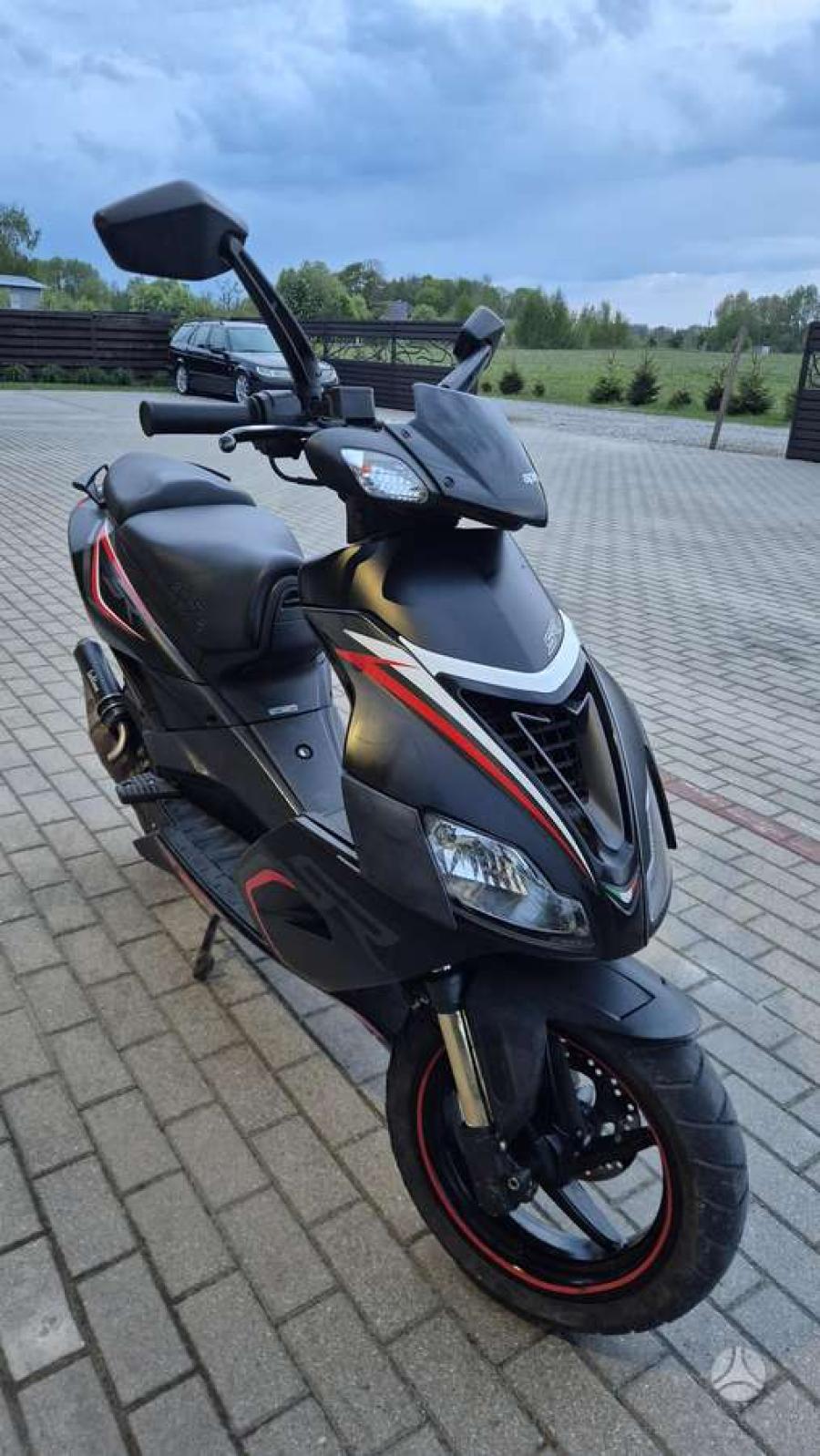 Melns Aprilia SR 2014 Klaipėda, ar dzinēja tilpumu 50.00 L un nobraukumu 18 tūkst. km par 1700 €, foto 7 vietnē AUTOMOTO.COM.LV