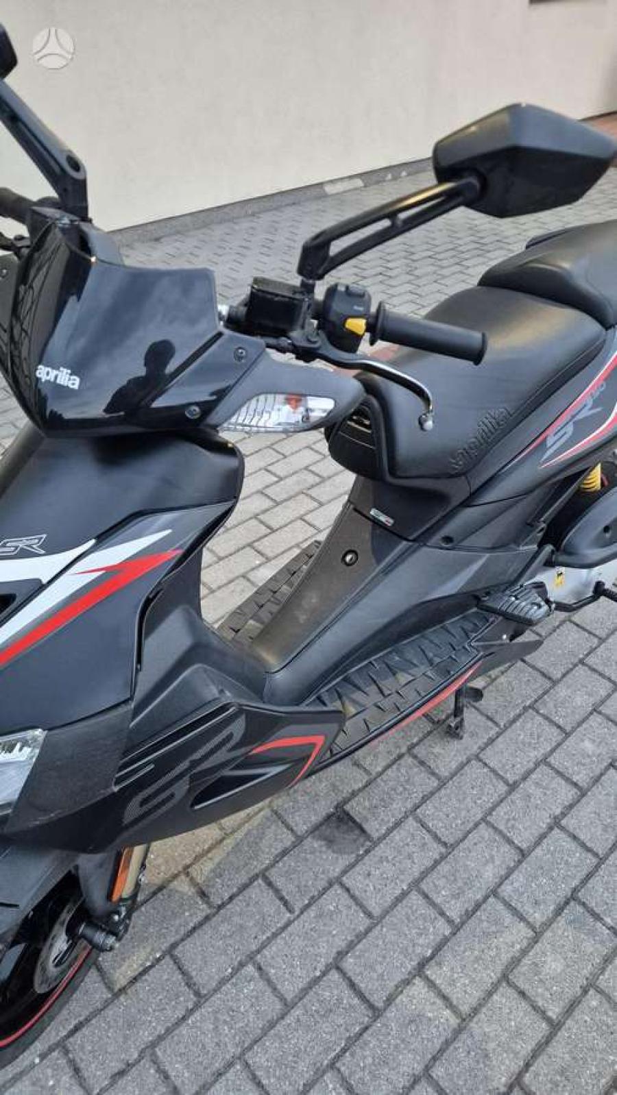 Melns Aprilia SR 2014 Klaipėda, ar dzinēja tilpumu 50.00 L un nobraukumu 18 tūkst. km par 1700 €, foto 9 vietnē AUTOMOTO.COM.LV