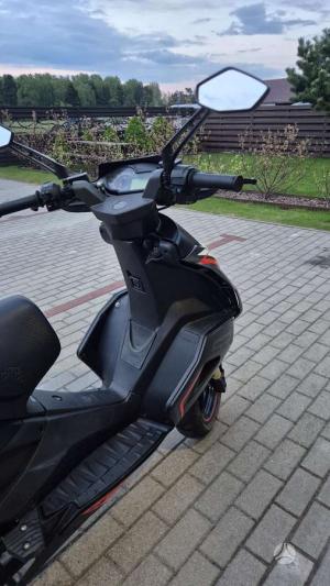 Melns Aprilia SR 2014 Klaipėda, ar dzinēja tilpumu 50.00 L un nobraukumu 18 tūkst. km par 1700 €, foto 14 vietnē AUTOMOTO.COM.LV