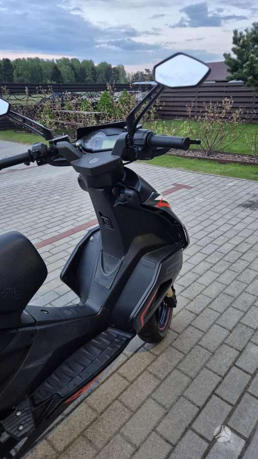 Melns Aprilia SR 2014 Klaipėda, ar dzinēja tilpumu 50.00 L un nobraukumu 18 tūkst. km par 1700 €, foto 14 vietnē AUTOMOTO.COM.LV