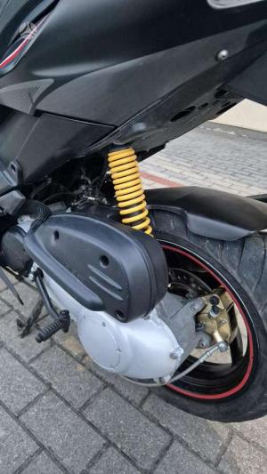Melns Aprilia SR 2014 Klaipėda, ar dzinēja tilpumu 50.00 L un nobraukumu 18 tūkst. km par 1700 €, foto 17 vietnē AUTOMOTO.COM.LV