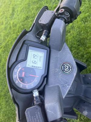 Black Aprilia SR 2014 in Telschi, with an engine capacity of 49.00 L and mileage of 14 thousand km for 1600 €, photo 7 on AUTOMOTO.COM.LV