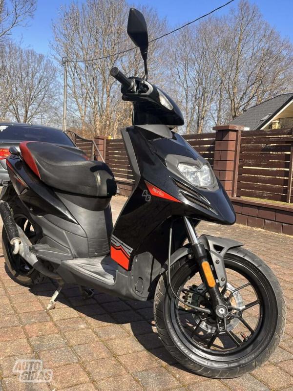 Black Aprilia SR 2015 in Gargzdai, with an engine capacity of 0.05 L and mileage of 25 thousand km for 1000 €, photo 1 on AUTOMOTO.COM.LV