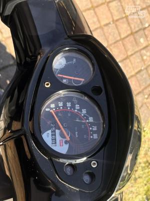 Black Aprilia SR 2015 in Gargzdai, with an engine capacity of 0.05 L and mileage of 25 thousand km for 1000 €, photo 3 on AUTOMOTO.COM.LV